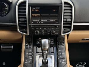Melns Porsche Cayenne 2016 Klaipėda, ar dzinēja tilpumu 3.00 L un nobraukumu 173 tūkst. km par 22900 €, foto 30 vietnē AUTOMOTO.COM.LV