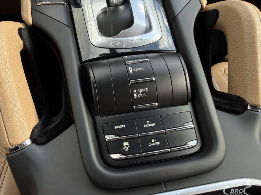 Melns Porsche Cayenne 2016 Klaipėda, ar dzinēja tilpumu 3.00 L un nobraukumu 173 tūkst. km par 22900 €, foto 32 vietnē AUTOMOTO.COM.LV