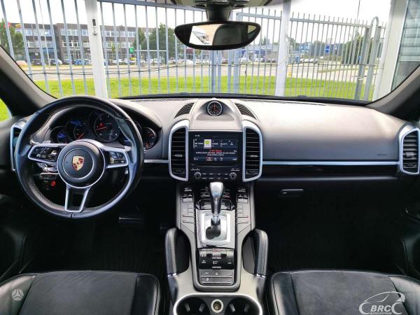 Порше Каен 2016 в Клайпеда на AUTOMOTO.COM.LV Черный Порше Каен 2016 в Клайпеда, объемом двигателя 2.97 л и пробегом 189 тыс. км за 28500 €, фото 6 на AUTOMOTO.COM.LV