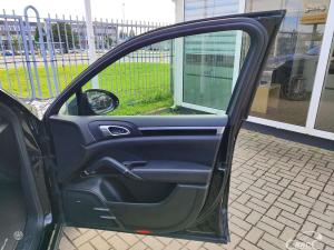 Melns Porsche Cayenne 2016 Klaipėda, ar dzinēja tilpumu 2.97 L un nobraukumu 189 tūkst. km par 28500 €, foto 8 vietnē AUTOMOTO.COM.LV