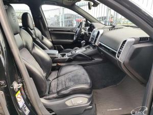Melns Porsche Cayenne 2016 Klaipėda, ar dzinēja tilpumu 2.97 L un nobraukumu 189 tūkst. km par 28500 €, foto 9 vietnē AUTOMOTO.COM.LV