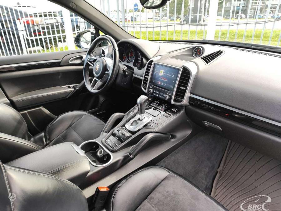 Melns Porsche Cayenne 2016 Klaipėda, ar dzinēja tilpumu 2.97 L un nobraukumu 189 tūkst. km par 28500 €, foto 10 vietnē AUTOMOTO.COM.LV