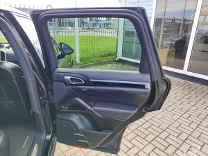 Melns Porsche Cayenne 2016 Klaipėda, ar dzinēja tilpumu 2.97 L un nobraukumu 189 tūkst. km par 28500 €, foto 12 vietnē AUTOMOTO.COM.LV