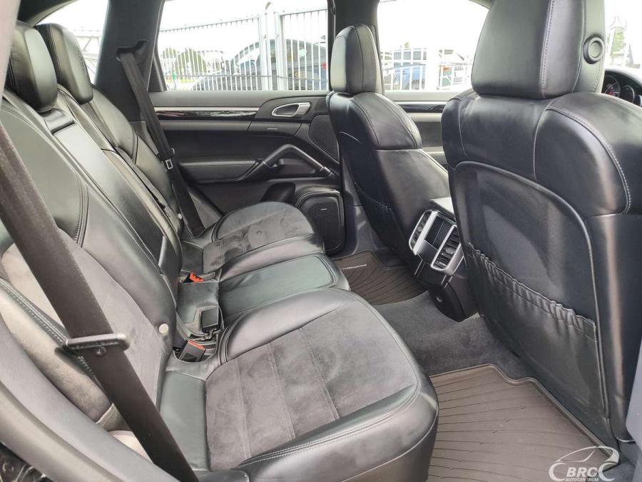 Melns Porsche Cayenne 2016 Klaipėda, ar dzinēja tilpumu 2.97 L un nobraukumu 189 tūkst. km par 28500 €, foto 13 vietnē AUTOMOTO.COM.LV