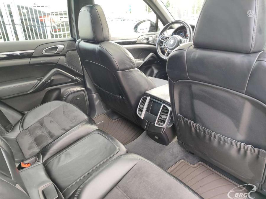 Melns Porsche Cayenne 2016 Klaipėda, ar dzinēja tilpumu 2.97 L un nobraukumu 189 tūkst. km par 28500 €, foto 14 vietnē AUTOMOTO.COM.LV
