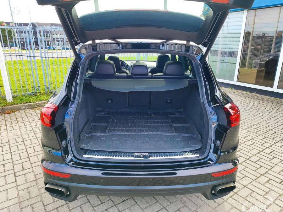 Melns Porsche Cayenne 2016 Klaipėda, ar dzinēja tilpumu 2.97 L un nobraukumu 189 tūkst. km par 28500 €, foto 15 vietnē AUTOMOTO.COM.LV