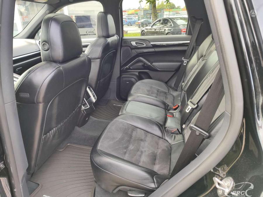Melns Porsche Cayenne 2016 Klaipėda, ar dzinēja tilpumu 2.97 L un nobraukumu 189 tūkst. km par 28500 €, foto 18 vietnē AUTOMOTO.COM.LV
