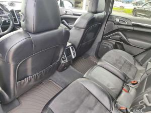 Melns Porsche Cayenne 2016 Klaipėda, ar dzinēja tilpumu 2.97 L un nobraukumu 189 tūkst. km par 28500 €, foto 19 vietnē AUTOMOTO.COM.LV