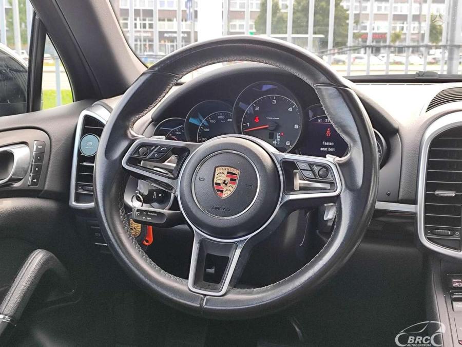 Melns Porsche Cayenne 2016 Klaipėda, ar dzinēja tilpumu 2.97 L un nobraukumu 189 tūkst. km par 28500 €, foto 20 vietnē AUTOMOTO.COM.LV