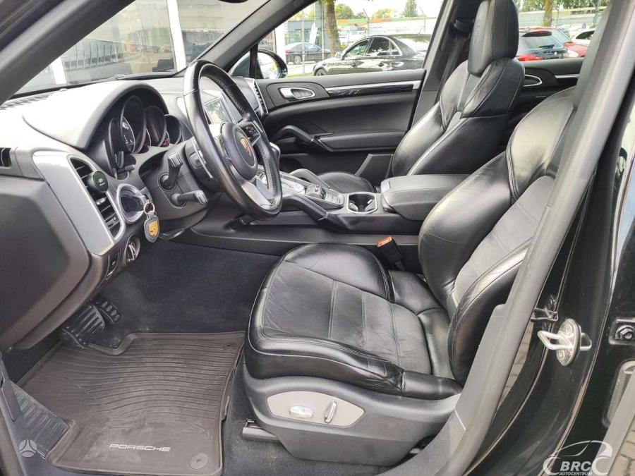 Melns Porsche Cayenne 2016 Klaipėda, ar dzinēja tilpumu 2.97 L un nobraukumu 189 tūkst. km par 28500 €, foto 22 vietnē AUTOMOTO.COM.LV