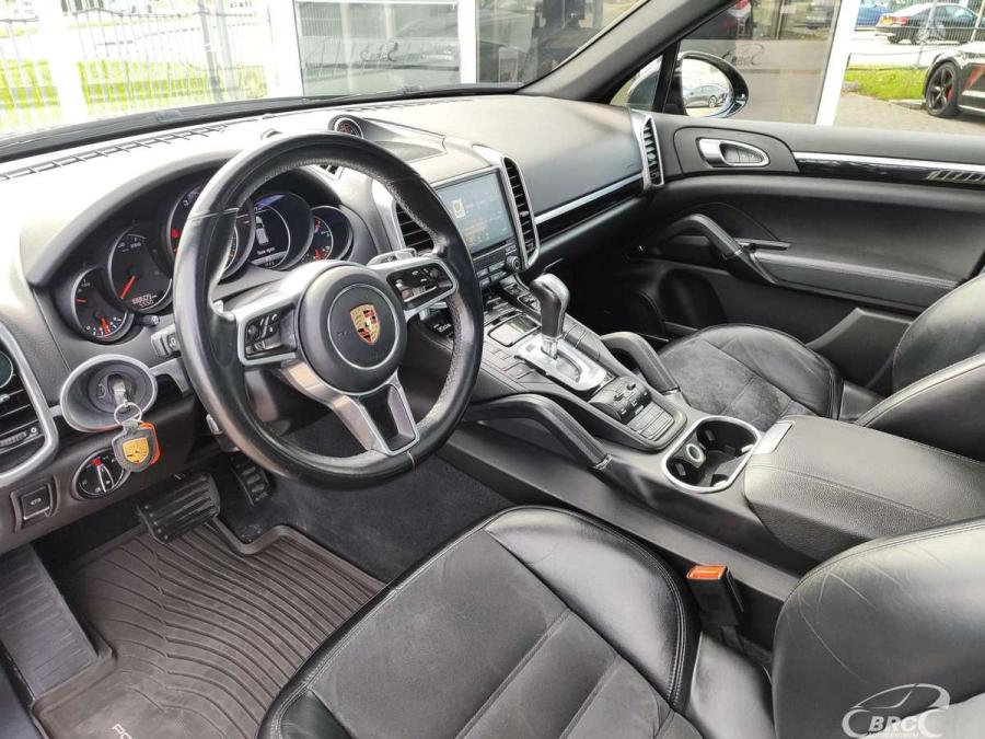 Melns Porsche Cayenne 2016 Klaipėda, ar dzinēja tilpumu 2.97 L un nobraukumu 189 tūkst. km par 28500 €, foto 23 vietnē AUTOMOTO.COM.LV