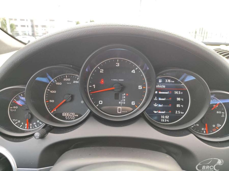 Melns Porsche Cayenne 2016 Klaipėda, ar dzinēja tilpumu 2.97 L un nobraukumu 189 tūkst. km par 28500 €, foto 29 vietnē AUTOMOTO.COM.LV