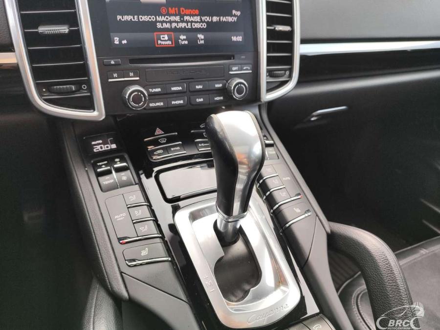 Melns Porsche Cayenne 2016 Klaipėda, ar dzinēja tilpumu 2.97 L un nobraukumu 189 tūkst. km par 28500 €, foto 32 vietnē AUTOMOTO.COM.LV