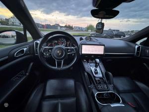 Melns Porsche Cayenne 2016 Kauņa, ar dzinēja tilpumu 3.60 L un nobraukumu 172 tūkst. km par 18000 €, foto 5 vietnē AUTOMOTO.COM.LV