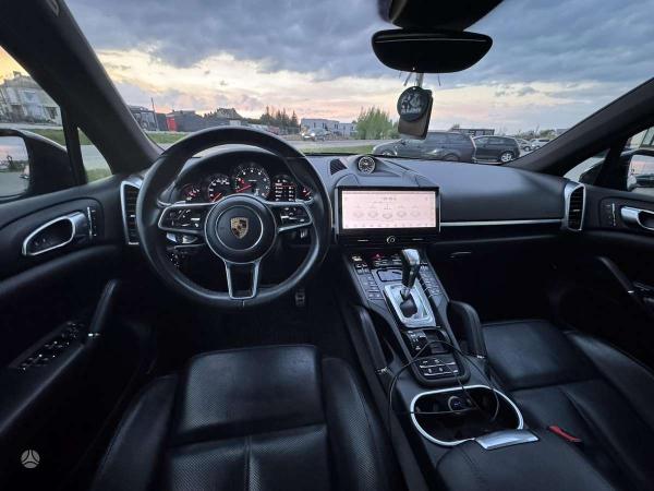 Melns Porsche Cayenne 2016 Kauņa, ar dzinēja tilpumu 3.60 L un nobraukumu 172 tūkst. km par 18000 €, foto 6 vietnē AUTOMOTO.COM.LV