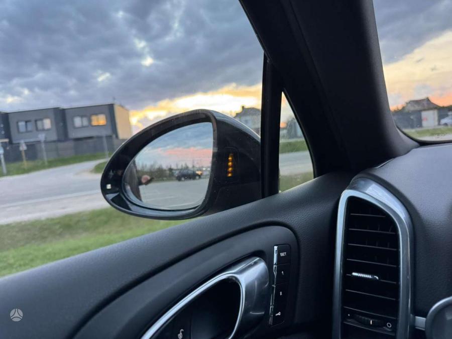 Melns Porsche Cayenne 2016 Kauņa, ar dzinēja tilpumu 3.60 L un nobraukumu 172 tūkst. km par 18000 €, foto 9 vietnē AUTOMOTO.COM.LV