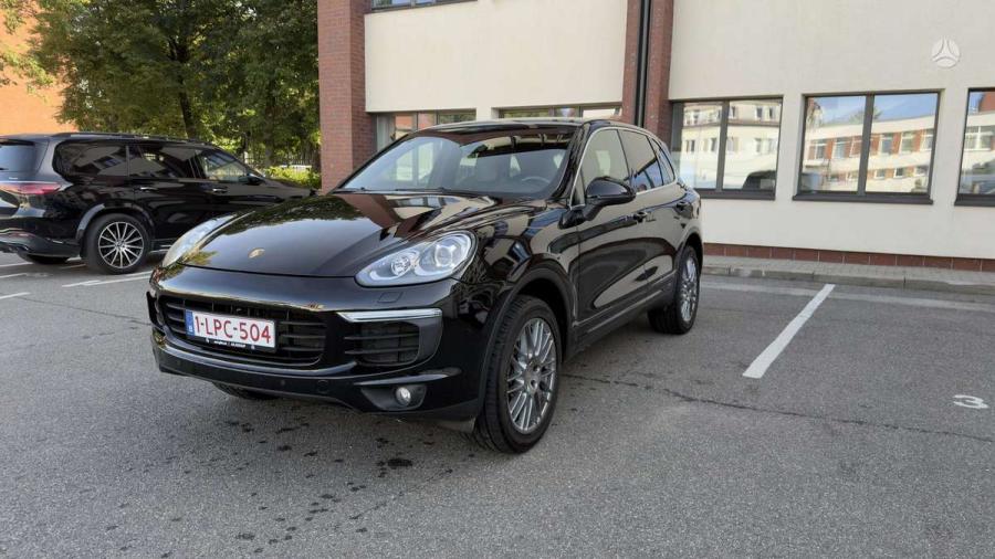 Black Porsche Cayenne 2016 in Klaipeda, with an engine capacity of 3.60 L and mileage of 137 thousand km for 19500 €, photo 1 on AUTOMOTO.COM.LV