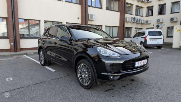 Black Porsche Cayenne 2016 in Klaipeda, with an engine capacity of 3.60 L and mileage of 137 thousand km for 19500 €, photo 4 on AUTOMOTO.COM.LV