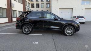 Black Porsche Cayenne 2016 in Klaipeda, with an engine capacity of 3.60 L and mileage of 137 thousand km for 19500 €, photo 5 on AUTOMOTO.COM.LV
