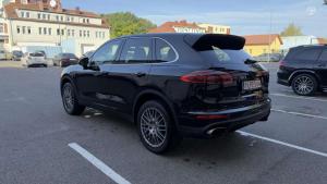 Black Porsche Cayenne 2016 in Klaipeda, with an engine capacity of 3.60 L and mileage of 137 thousand km for 19500 €, photo 8 on AUTOMOTO.COM.LV