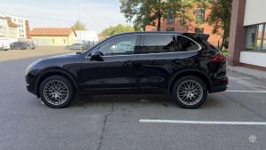 Black Porsche Cayenne 2016 in Klaipeda, with an engine capacity of 3.60 L and mileage of 137 thousand km for 19500 €, photo 9 on AUTOMOTO.COM.LV