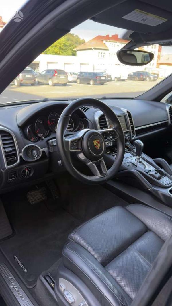 Black Porsche Cayenne 2016 in Klaipeda, with an engine capacity of 3.60 L and mileage of 137 thousand km for 19500 €, photo 10 on AUTOMOTO.COM.LV