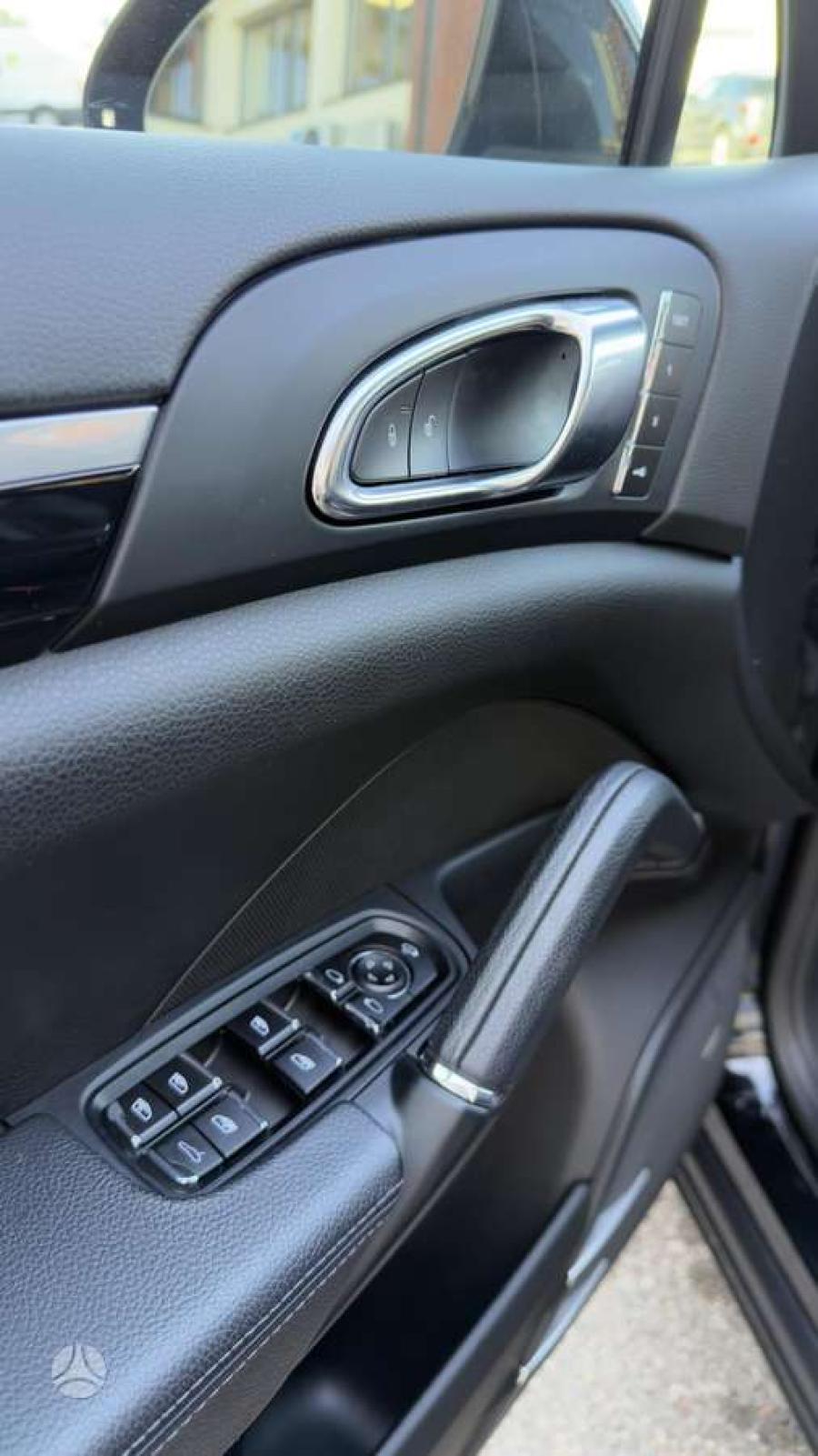 Black Porsche Cayenne 2016 in Klaipeda, with an engine capacity of 3.60 L and mileage of 137 thousand km for 19500 €, photo 11 on AUTOMOTO.COM.LV