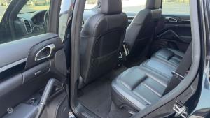 Black Porsche Cayenne 2016 in Klaipeda, with an engine capacity of 3.60 L and mileage of 137 thousand km for 19500 €, photo 13 on AUTOMOTO.COM.LV