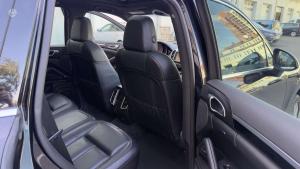 Black Porsche Cayenne 2016 in Klaipeda, with an engine capacity of 3.60 L and mileage of 137 thousand km for 19500 €, photo 14 on AUTOMOTO.COM.LV