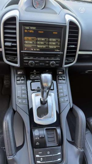 Black Porsche Cayenne 2016 in Klaipeda, with an engine capacity of 3.60 L and mileage of 137 thousand km for 19500 €, photo 17 on AUTOMOTO.COM.LV
