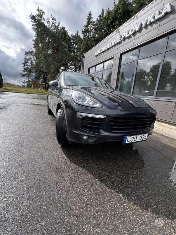Porsche Cayenne 2016 Utena vietnē Melns Porsche Cayenne 2016 Utena, ar dzinēja tilpumu 2.97 L un nobraukumu 324 tūkst. km par 18800 €, foto 1 vietnē AUTOMOTO.COM.LV