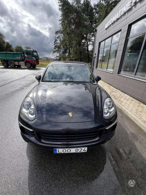 Porsche Cayenne 2016 Utena vietnē Melns Porsche Cayenne 2016 Utena, ar dzinēja tilpumu 2.97 L un nobraukumu 324 tūkst. km par 18800 €, foto 4 vietnē AUTOMOTO.COM.LV