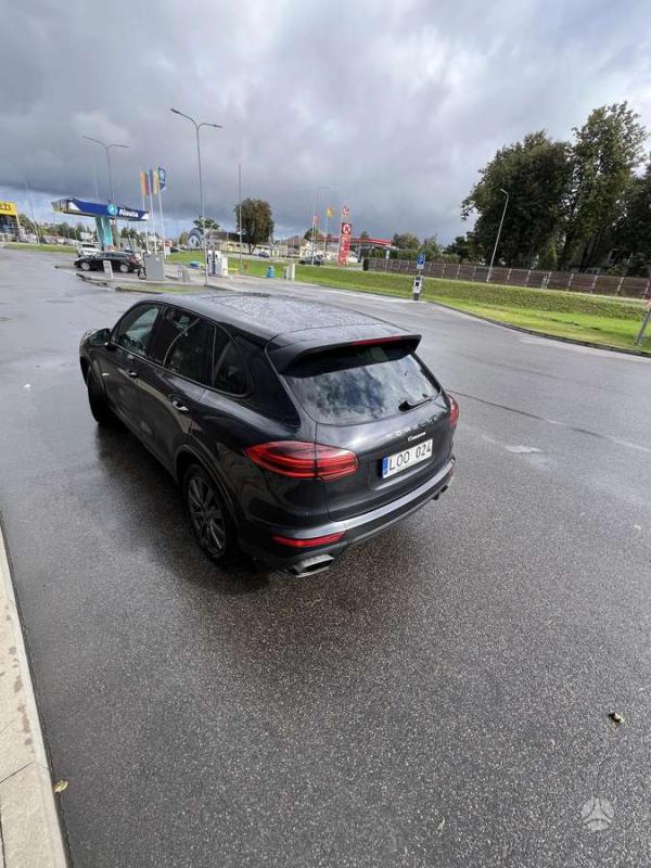 Porsche Cayenne 2016 Utena vietnē Melns Porsche Cayenne 2016 Utena, ar dzinēja tilpumu 2.97 L un nobraukumu 324 tūkst. km par 18800 €, foto 6 vietnē AUTOMOTO.COM.LV