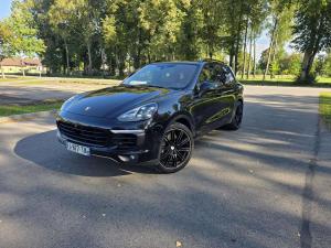 Melns Porsche Cayenne 2016 Tauragė, ar dzinēja tilpumu 4.13 L un nobraukumu 230 tūkst. km par 28500 €, foto  vietnē AUTOMOTO.COM.LV