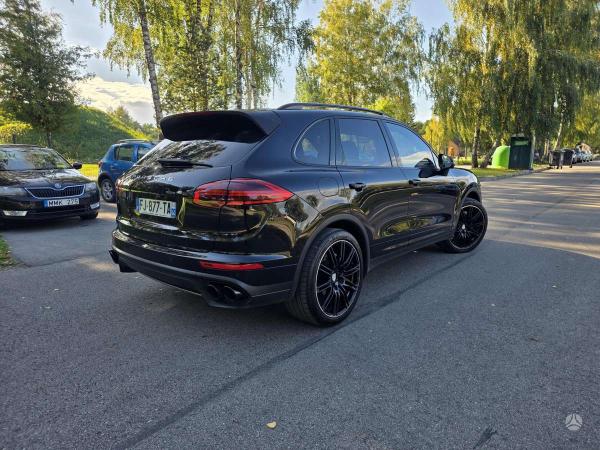 Porsche Cayenne 2016 Tauragė vietnē Melns Porsche Cayenne 2016 Tauragė, ar dzinēja tilpumu 4.13 L un nobraukumu 230 tūkst. km par 28500 €, foto 3 vietnē AUTOMOTO.COM.LV