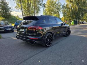 Melns Porsche Cayenne 2016 Tauragė, ar dzinēja tilpumu 4.13 L un nobraukumu 230 tūkst. km par 28500 €, foto 3 vietnē AUTOMOTO.COM.LV