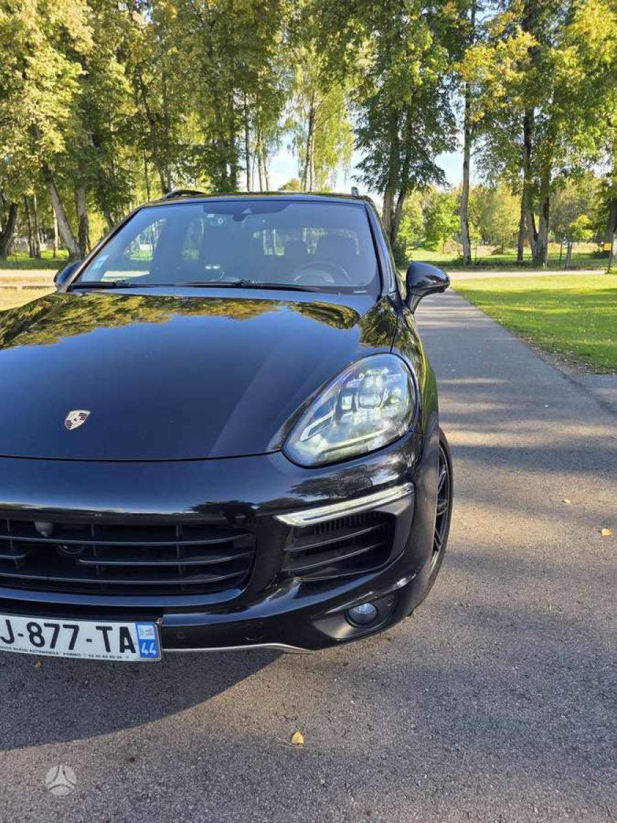 Melns Porsche Cayenne 2016 Tauragė, ar dzinēja tilpumu 4.13 L un nobraukumu 230 tūkst. km par 28500 €, foto 6 vietnē AUTOMOTO.COM.LV