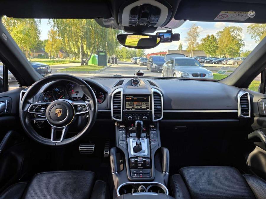 Melns Porsche Cayenne 2016 Tauragė, ar dzinēja tilpumu 4.13 L un nobraukumu 230 tūkst. km par 28500 €, foto 14 vietnē AUTOMOTO.COM.LV