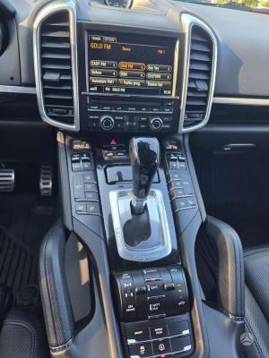 Melns Porsche Cayenne 2016 Tauragė, ar dzinēja tilpumu 4.13 L un nobraukumu 230 tūkst. km par 28500 €, foto 16 vietnē AUTOMOTO.COM.LV