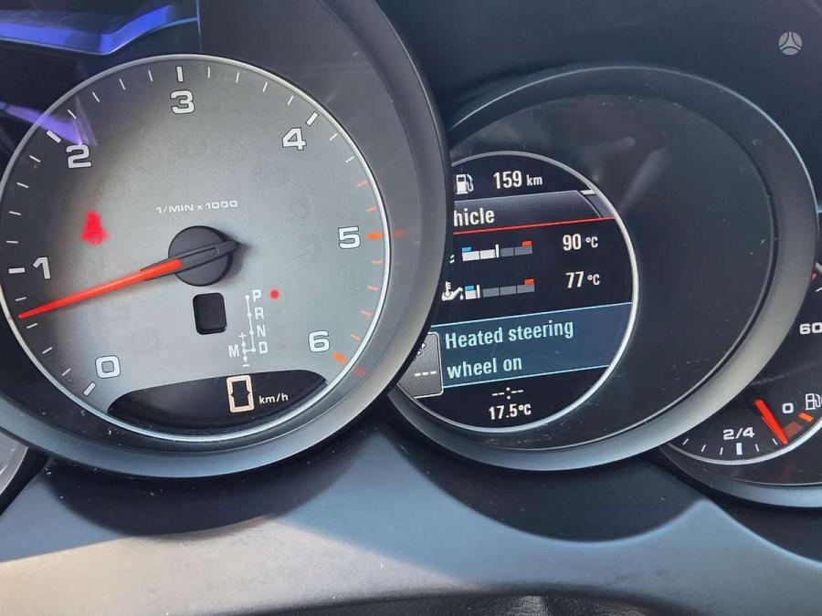Melns Porsche Cayenne 2016 Tauragė, ar dzinēja tilpumu 4.13 L un nobraukumu 230 tūkst. km par 28500 €, foto 19 vietnē AUTOMOTO.COM.LV