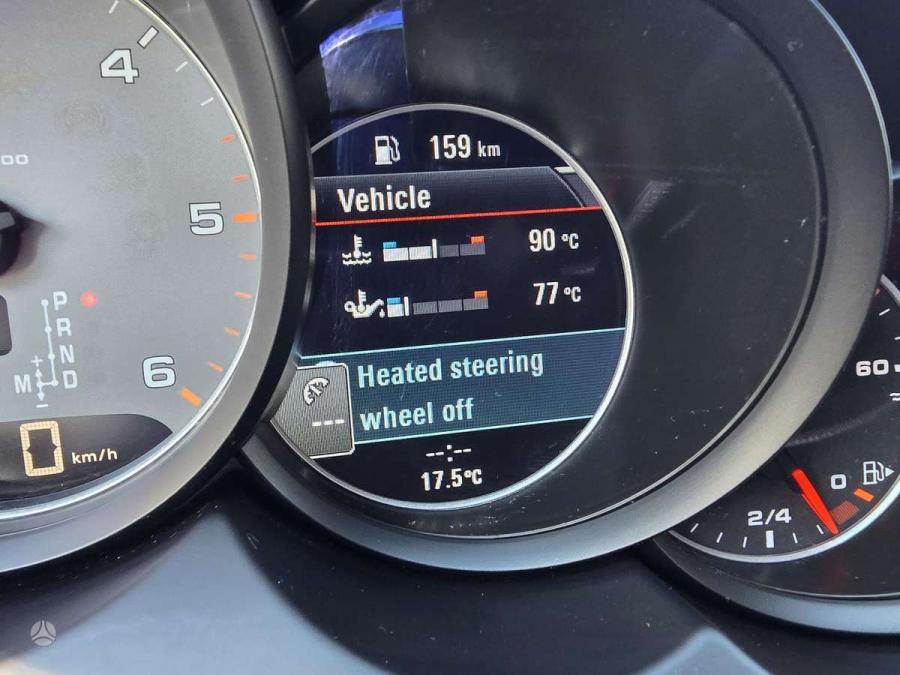 Melns Porsche Cayenne 2016 Tauragė, ar dzinēja tilpumu 4.13 L un nobraukumu 230 tūkst. km par 28500 €, foto 20 vietnē AUTOMOTO.COM.LV
