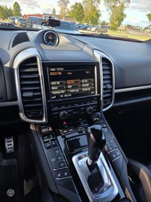 Melns Porsche Cayenne 2016 Tauragė, ar dzinēja tilpumu 4.13 L un nobraukumu 230 tūkst. km par 28500 €, foto 21 vietnē AUTOMOTO.COM.LV