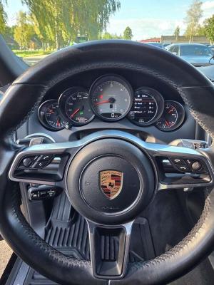 Melns Porsche Cayenne 2016 Tauragė, ar dzinēja tilpumu 4.13 L un nobraukumu 230 tūkst. km par 28500 €, foto 22 vietnē AUTOMOTO.COM.LV