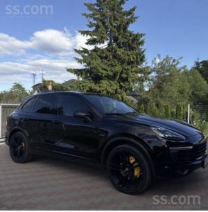 Black Porsche Cayenne 2016 in Jelgava, with an engine capacity of 3.00 L and mileage of 220 thousand km for 23000 €, photo 3 on AUTOMOTO.COM.LV