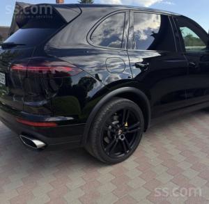 Black Porsche Cayenne 2016 in Jelgava, with an engine capacity of 3.00 L and mileage of 220 thousand km for 23000 €, photo 4 on AUTOMOTO.COM.LV