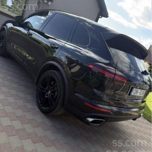 Black Porsche Cayenne 2016 in Jelgava, with an engine capacity of 3.00 L and mileage of 220 thousand km for 23000 €, photo 5 on AUTOMOTO.COM.LV