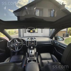 Black Porsche Cayenne 2016 in Jelgava, with an engine capacity of 3.00 L and mileage of 220 thousand km for 23000 €, photo 6 on AUTOMOTO.COM.LV