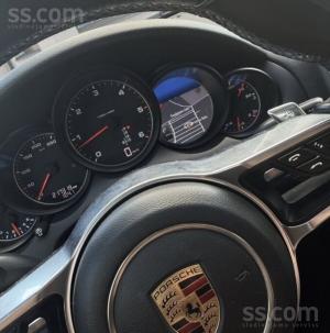 Black Porsche Cayenne 2016 in Jelgava, with an engine capacity of 3.00 L and mileage of 220 thousand km for 23000 €, photo 8 on AUTOMOTO.COM.LV