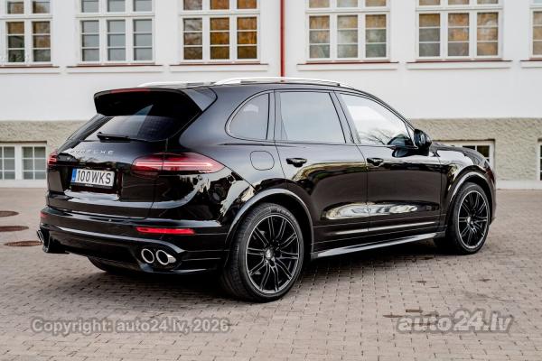 Black Porsche Cayenne 2016 in Tallinn, with an engine capacity of 4.10 L and mileage of 180 thousand km for 27600 €, photo 3 on AUTOMOTO.COM.LV