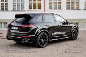 Black Porsche Cayenne 2016 in Tallinn, with an engine capacity of 4.10 L and mileage of 180 thousand km for 27600 €, photo 3 on AUTOMOTO.COM.LV